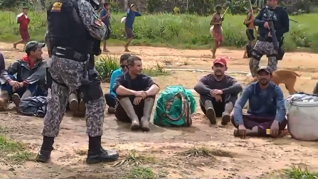 Indígenas Yanomami retiram garimpeiros de área por conta própria ...